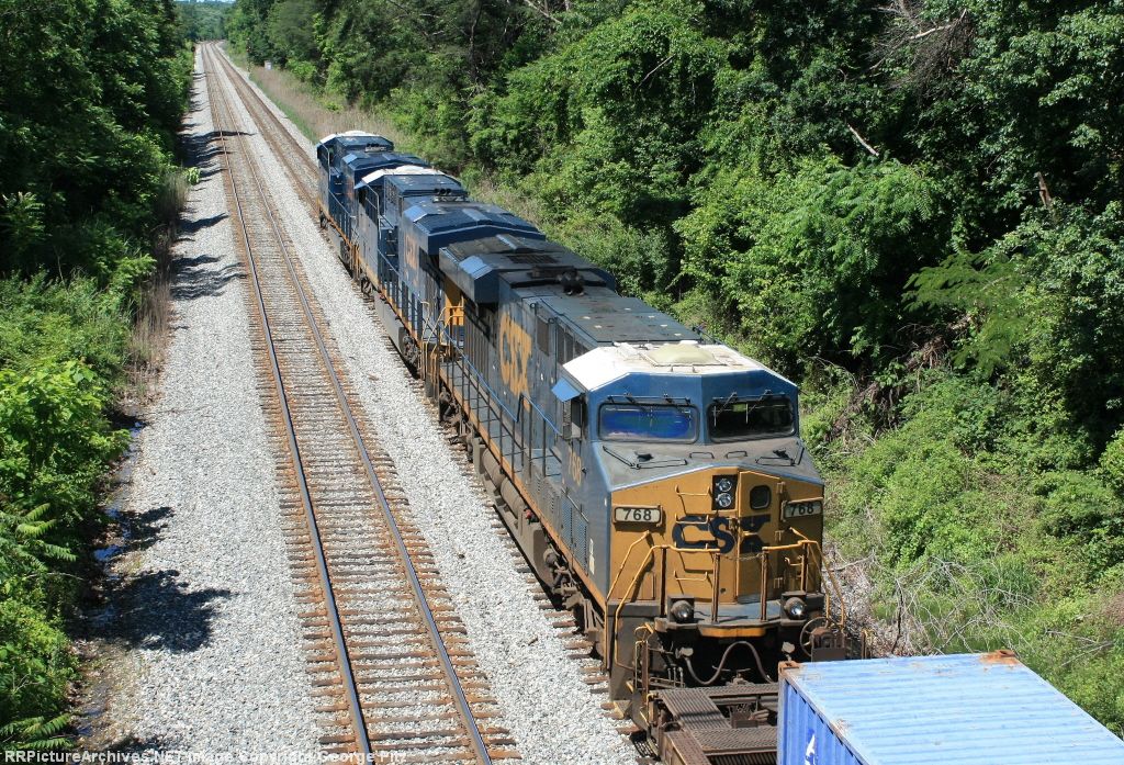 CSX 768 and train Q033